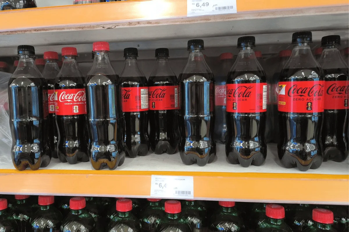 Furto de rótulos da Coca-Cola com figurinhas da Copa: o que poderia ter ...